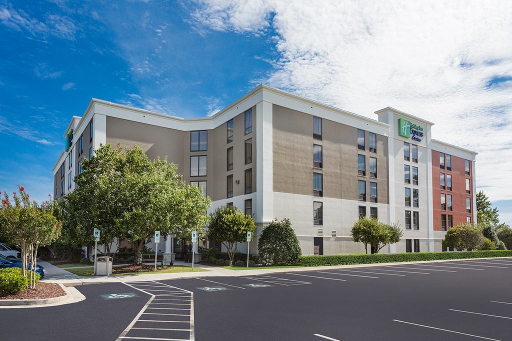 Holiday Inn Express & Suites Wilmington-University Center, Wilmington ...